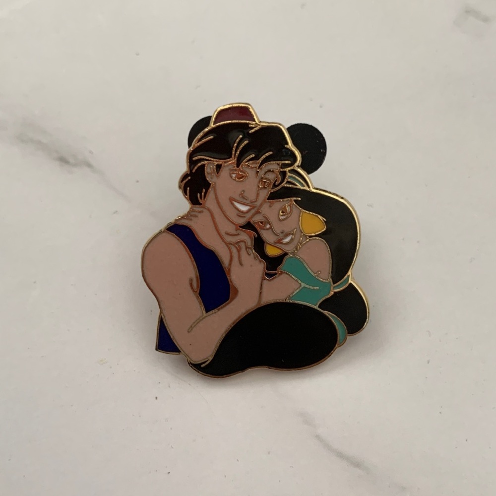 Aladdin And Jasmine Hugging - Gem